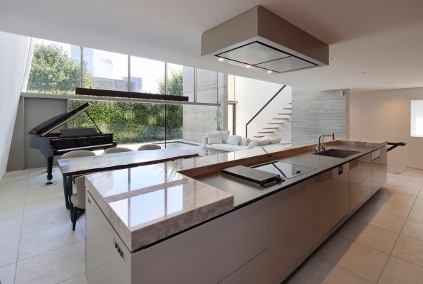 インナーバルコニーとミラーリングするように | REAL KITCHEN&INTERIOR（リアルキッチン＆インテリア）– キッチンをインテリアから考える